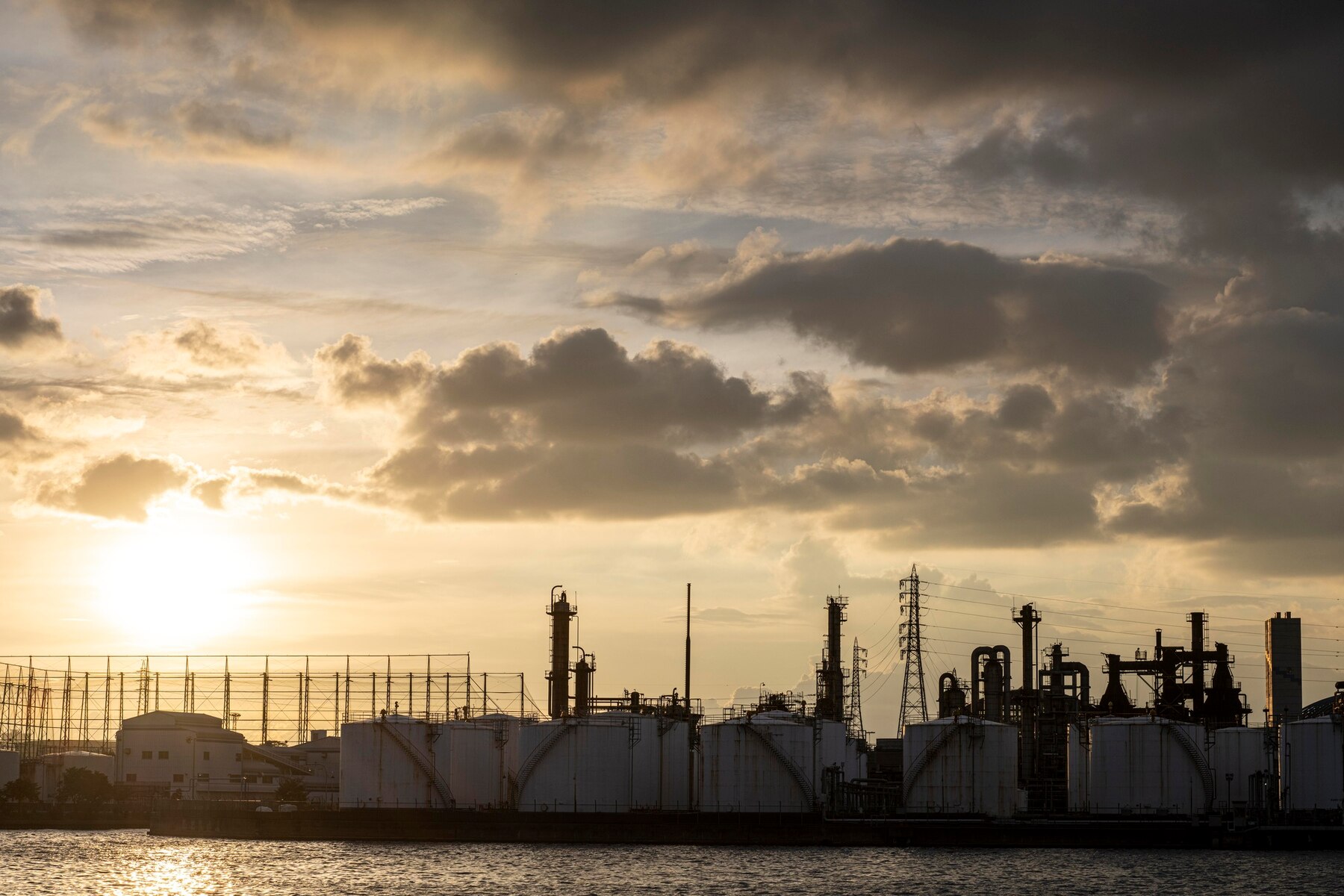 Power Management Options for Offshore Oil & Gas Rigs - SBN Metal